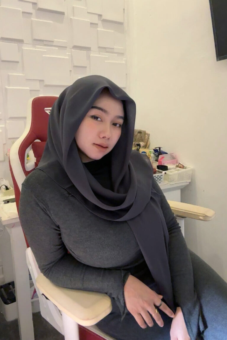 Selebgram Bigo Niswahbm Aka Niswatun Habib Mailana - Suka Live Pakai Hijab Seksi dan Gamis Ketat ...
