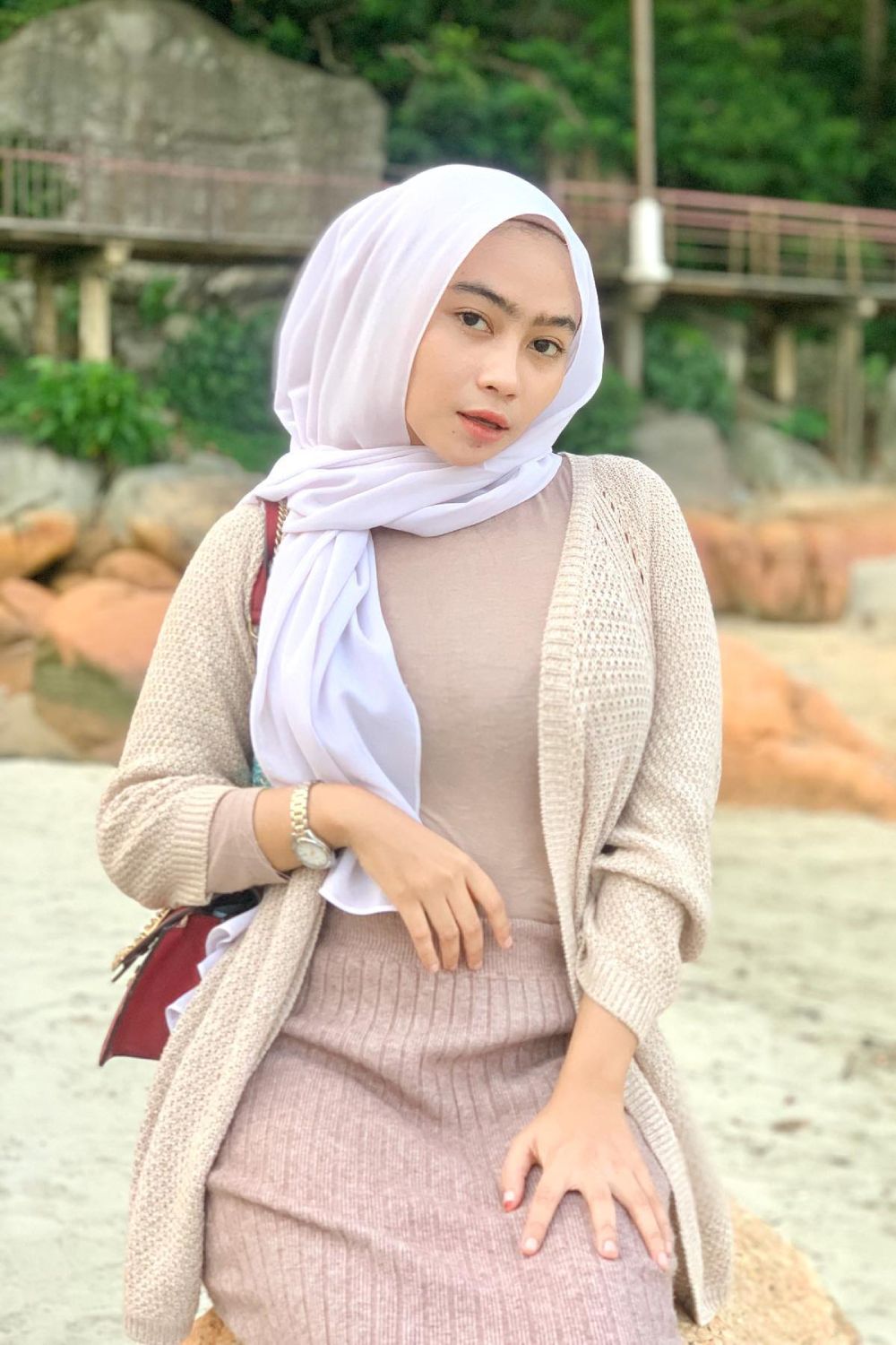 Eyny Mawar - Selebgram Hijab Cantik Malaysia yang Kadang Seksi - Dzargon