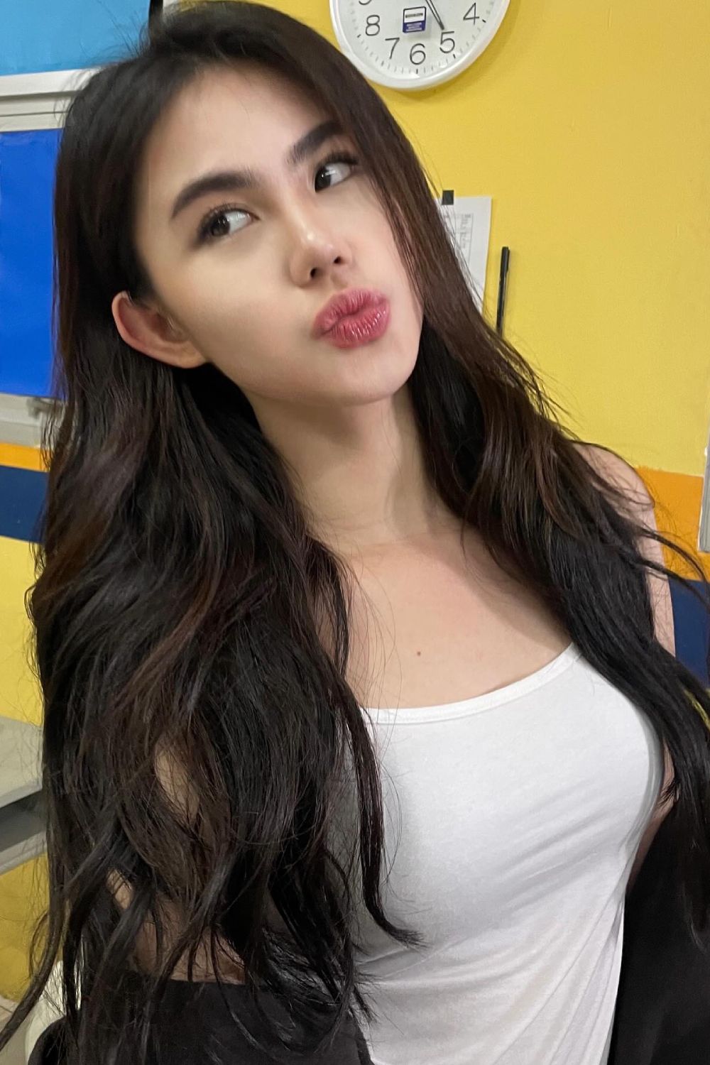 Koleksi Foto Seksi Zoe Levana - Model Berbadan Mungil yang Cantik Abis - Dzargon