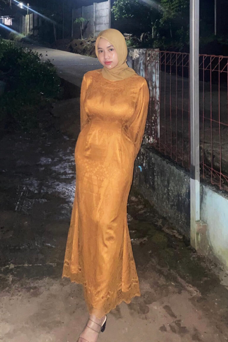 Elvara Lutfi Caliva Pamer Body Seksi Dalam Balutan Hijab - Page 2 of 2 ...