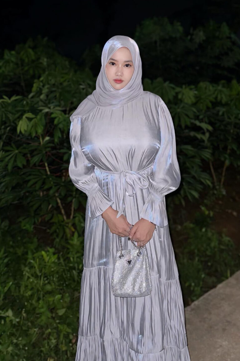 Elvara Lutfi Caliva Pamer Body Seksi Dalam Balutan Hijab - Page 2 of 2 ...