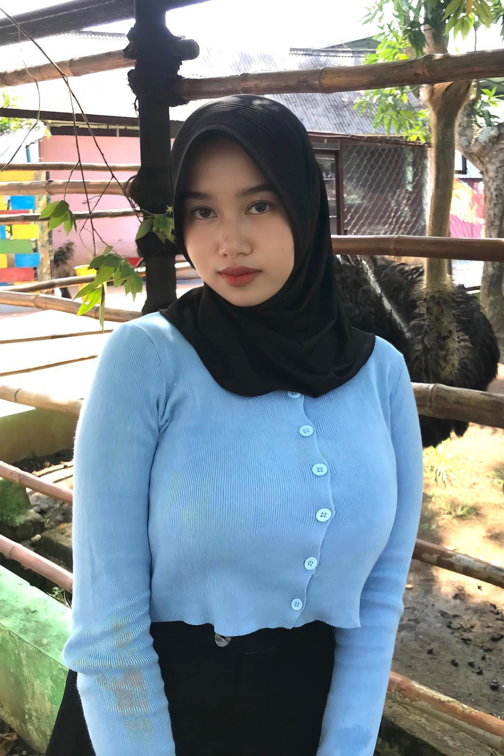 Elvara Lutfi Caliva Pamer Body Seksi Dalam Balutan Hijab - Dzargon